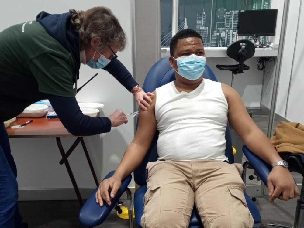 CJG Rijnmond - Terug van pensioen om te vaccineren:… - CJG Rijnmond