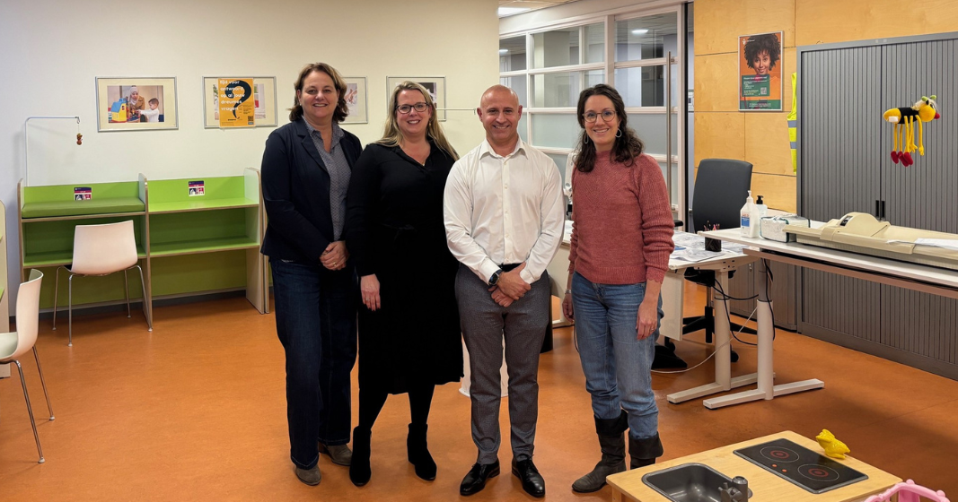 VVD raadslid Jordi Vicario brengt bezoek aan CJG… - CJG Rijnmond